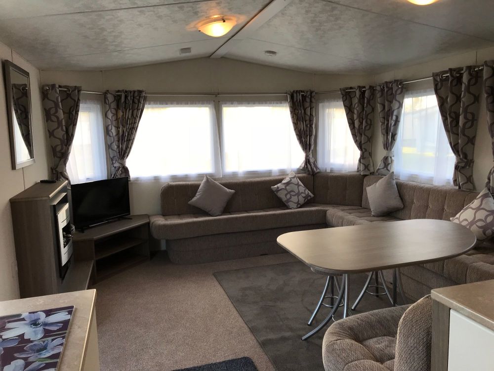 4 Bedroom 10 Berth Caravan Hire | Butlins Holiday Park Minehead