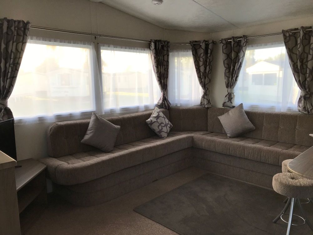 4 Bedroom 10 Berth Caravan Hire | Butlins Holiday Park Minehead