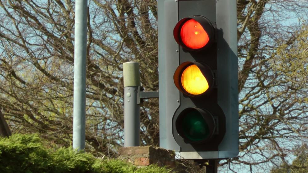 the ultimate driving lesson guide to traffic lights in the uk