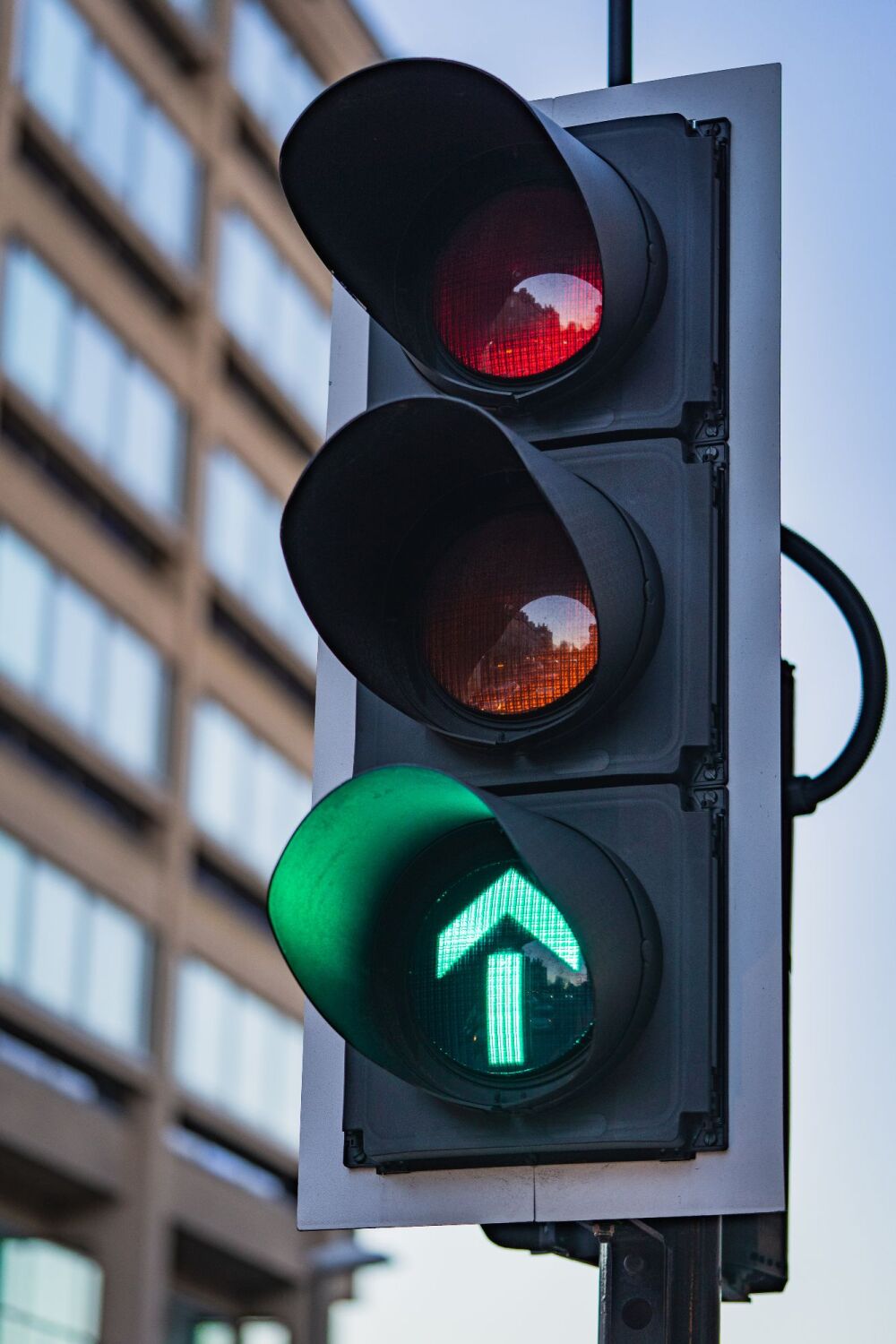 Driving lessons teaching a pupil to deal with traffic lights in the uk