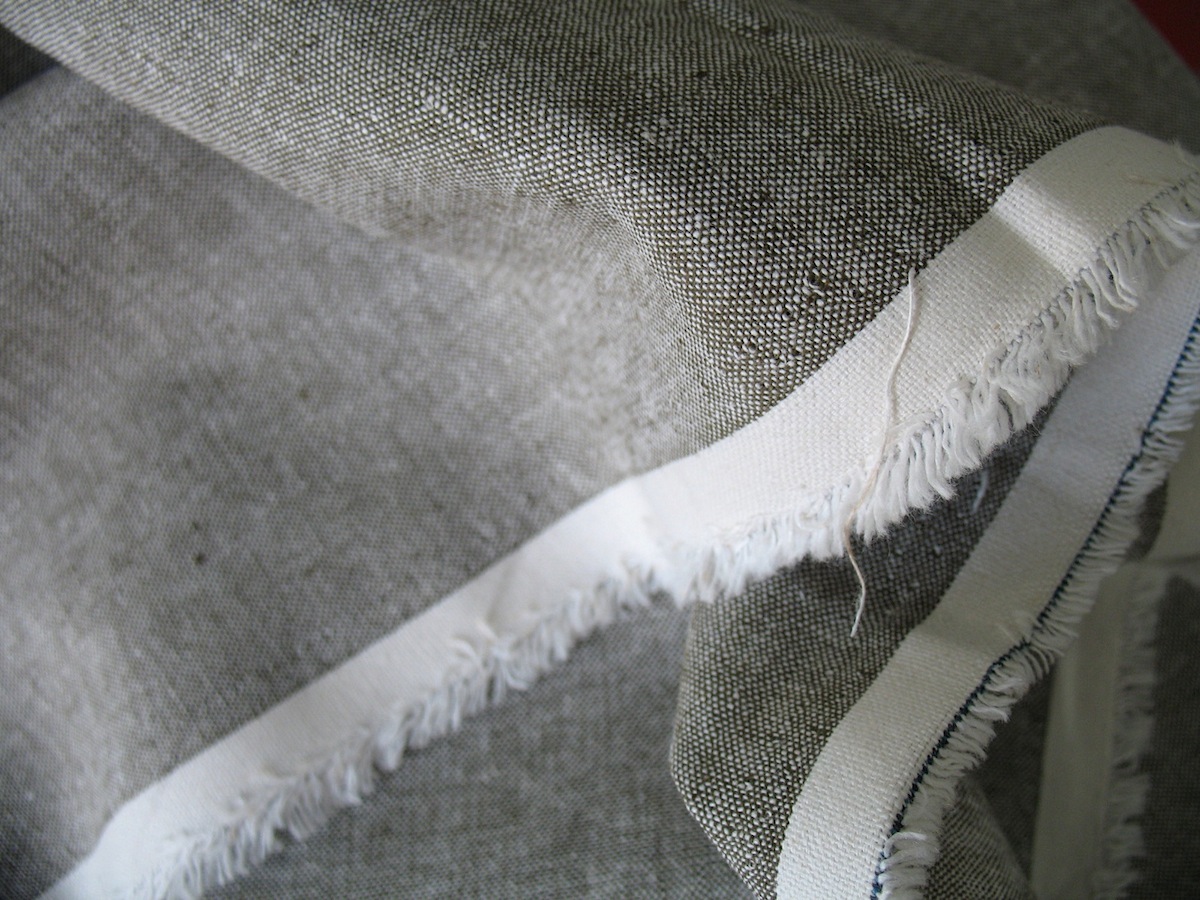 'La Couture' handwritten script in red pure linen on natural (WIDE)