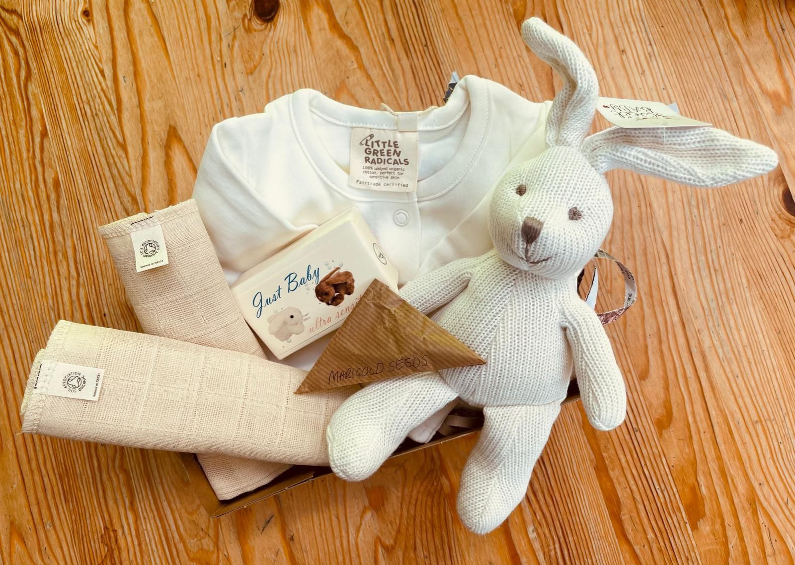 gift boxes | baby gift boxes | new mum gift boxes | green baby