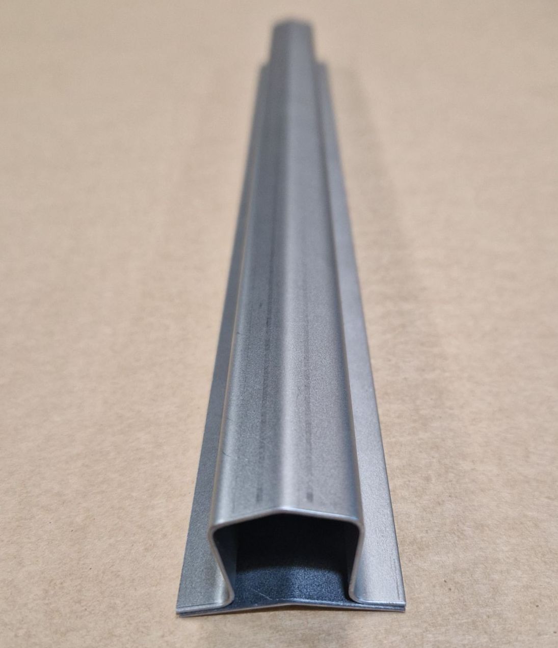 Front Windscreen Centre Pillar 55-67. 211-805-039MID