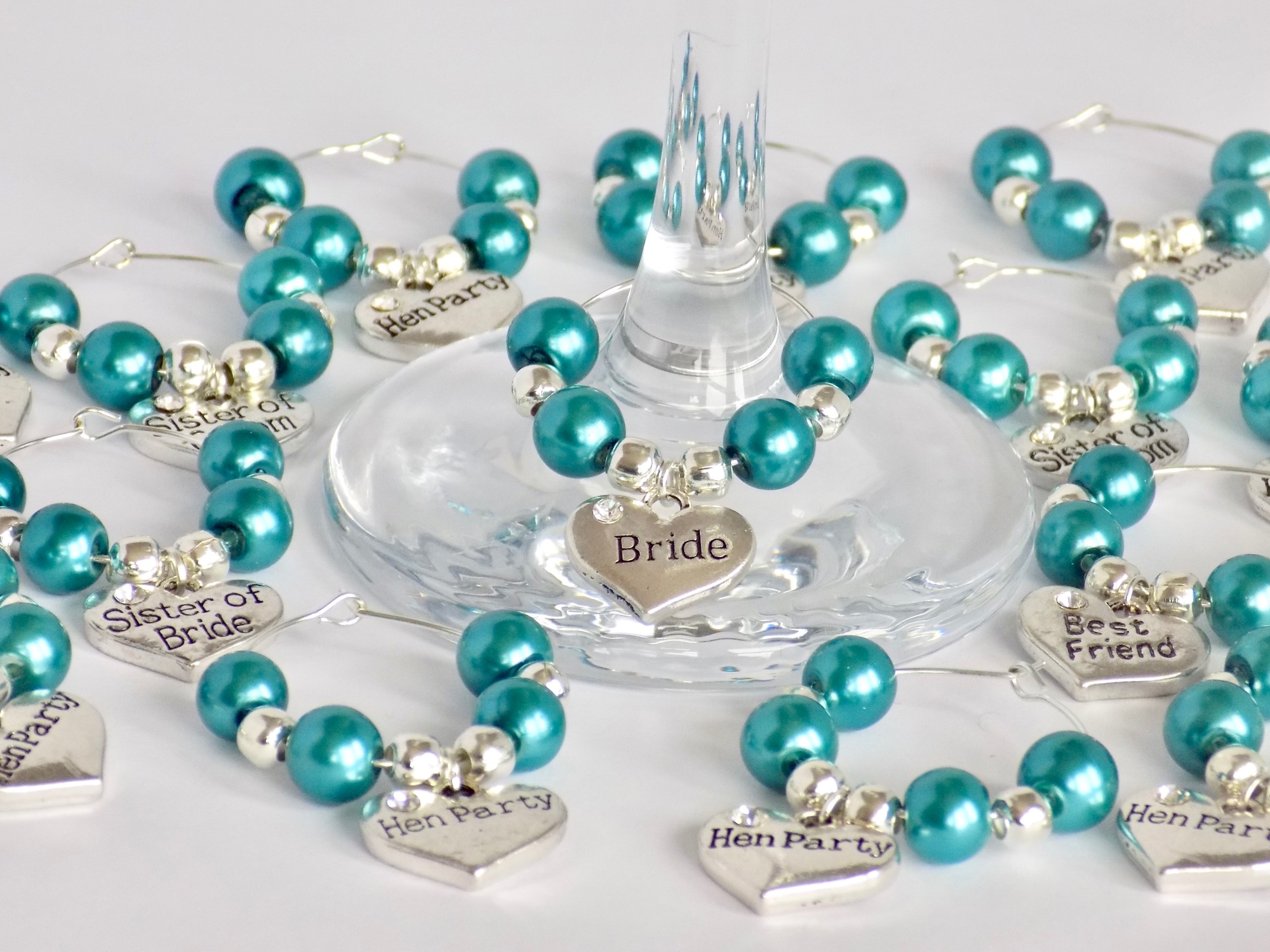 8 Unique Ways to Use Wine Glass Charms for Your Wedding | Michelle's ...