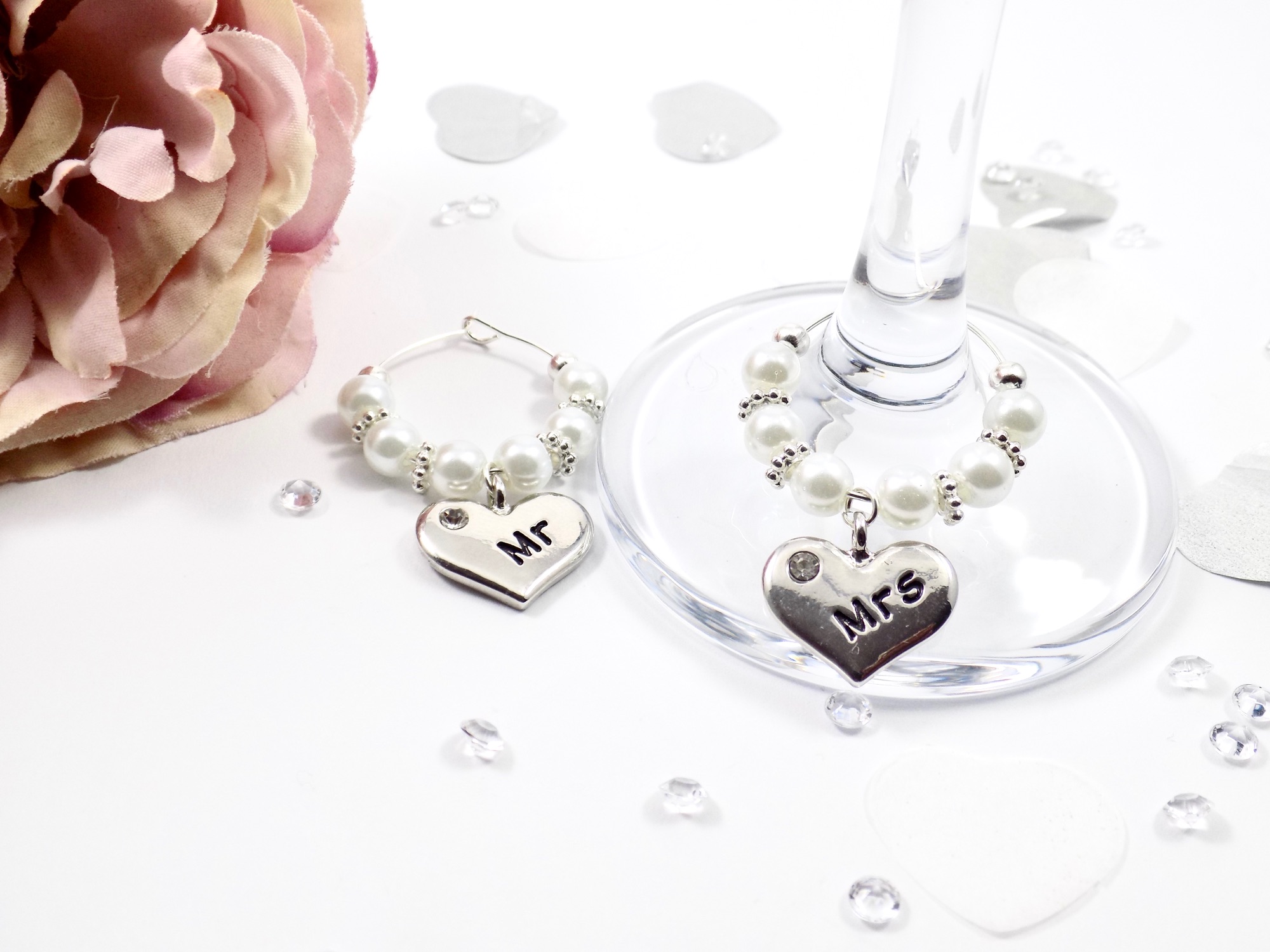 8 Unique Ways to Use Wine Glass Charms for Your Wedding | Michelle's ...