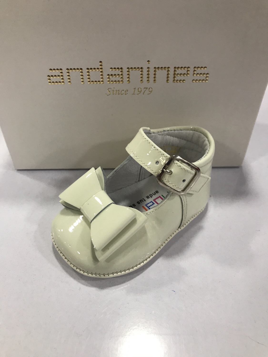 .Girls Andanines Soft Sole Shoes 192800 - Cream
