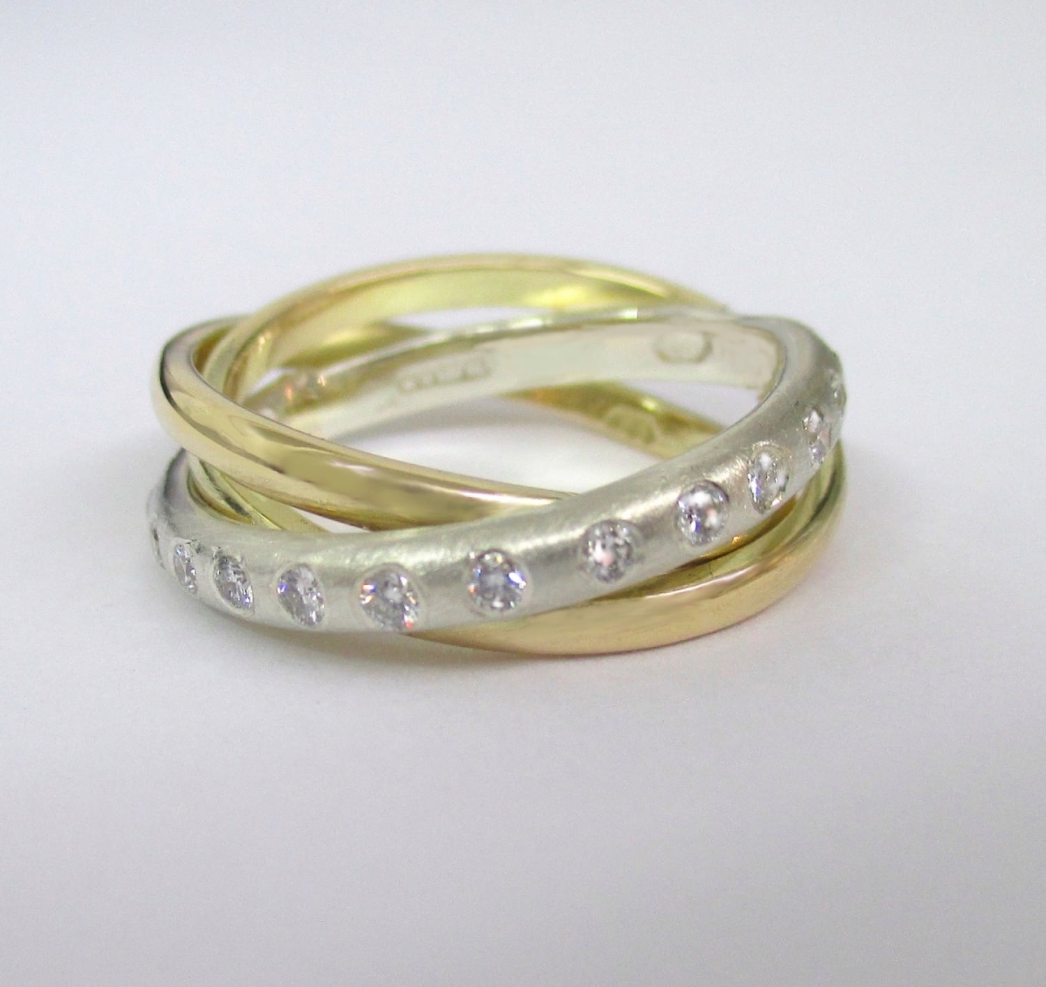 Diamond cross over ring