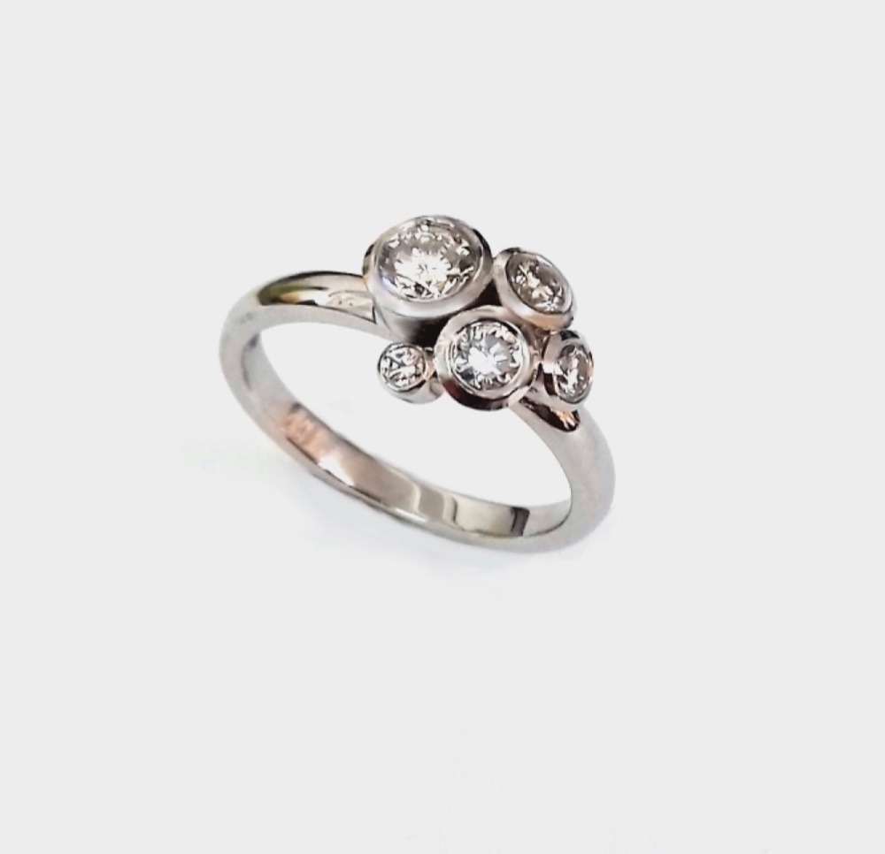 Diamond Cluster Bubble Ring