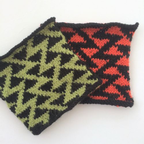 Learn Stranded Knitting | How to hold yarn & read charts | Yarn ...