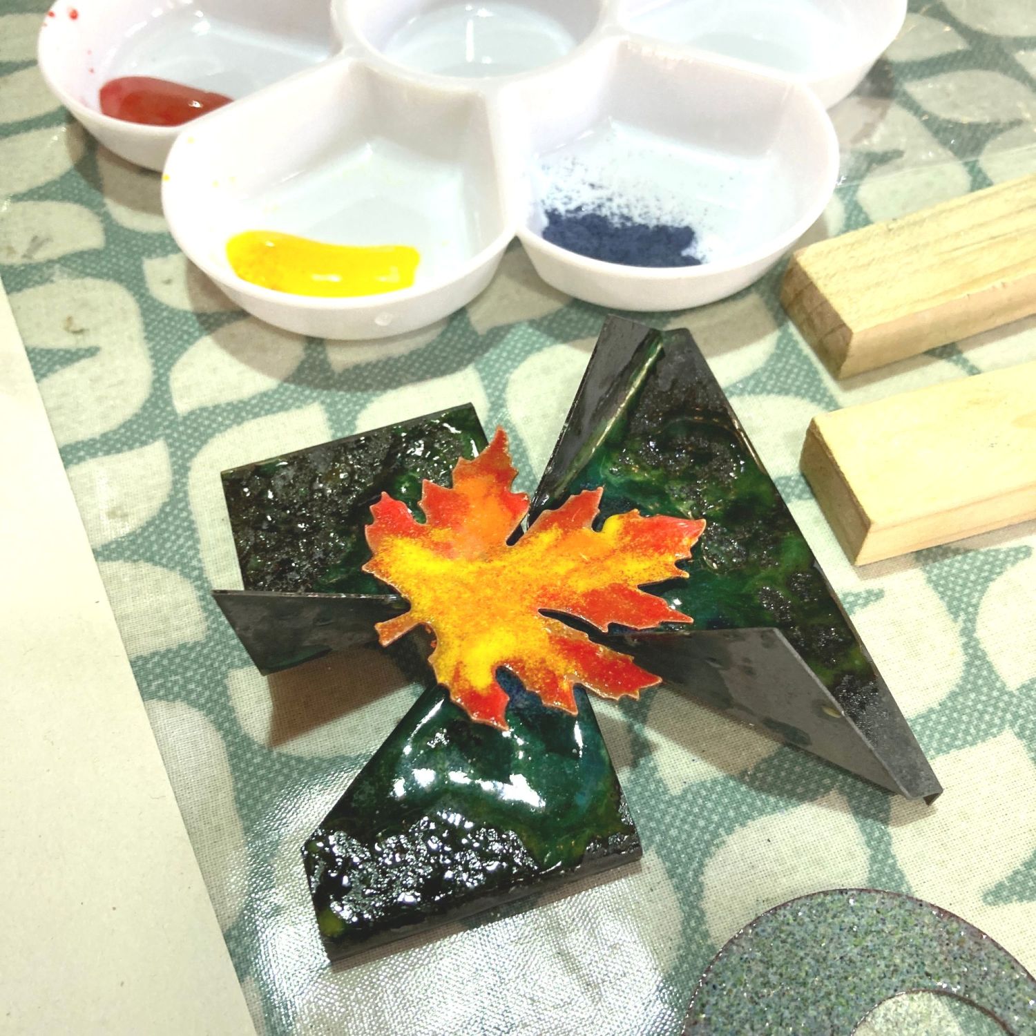 Enamelling Workshop at Three Little Pigs - Learning how to enamel to ...