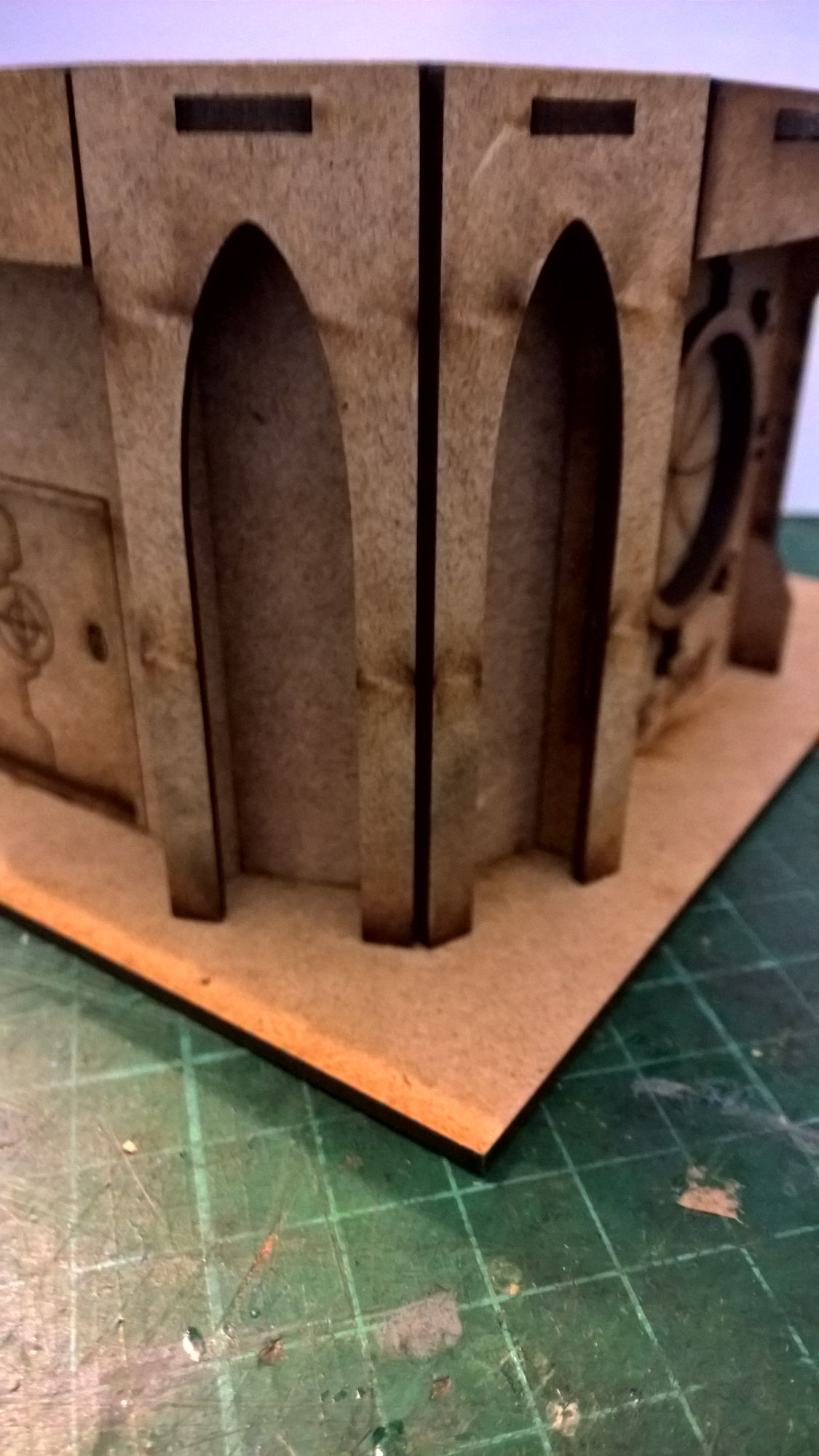 Gothic corners (Tubular buildings)