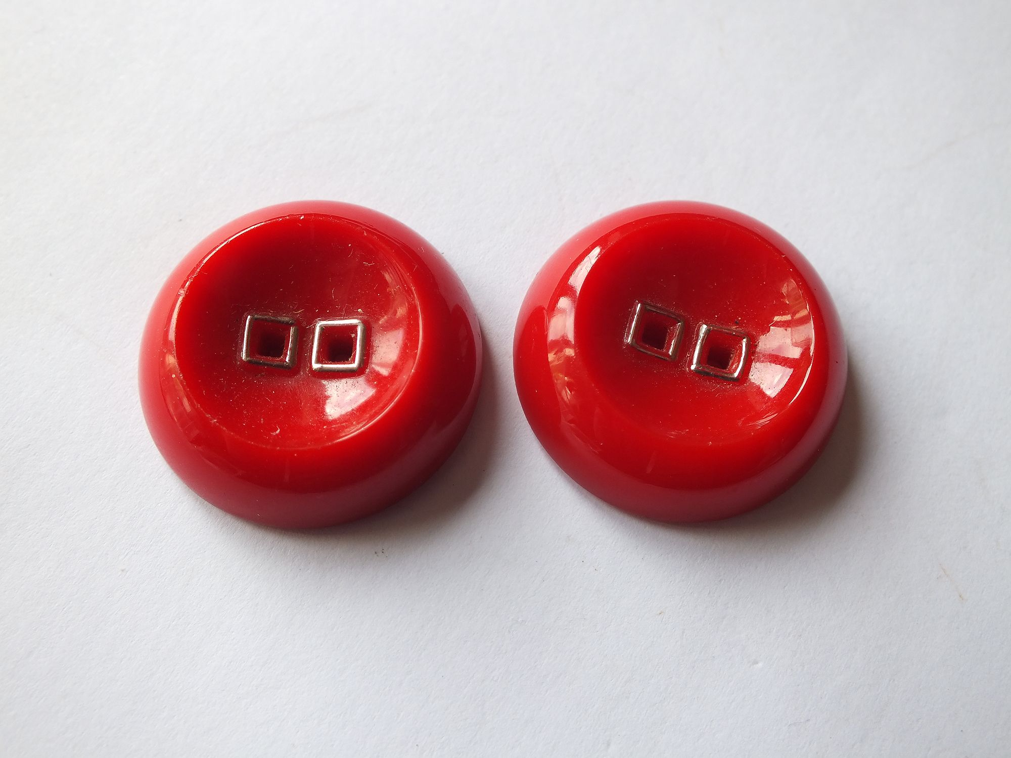 Red Celluloid Buttons x3 - Stylised Flowers - 20mm Diameter - Circa 1940s