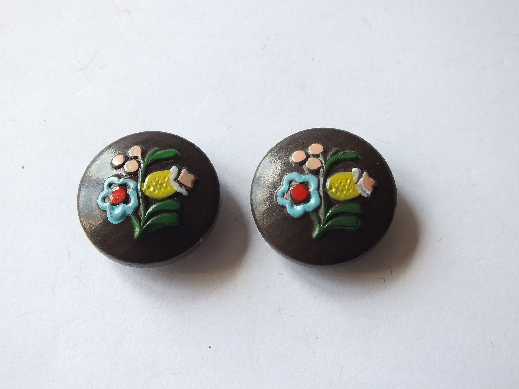 Handpainted Wooden Button - Red With Coloured Enamels - 22mm Diameter ...