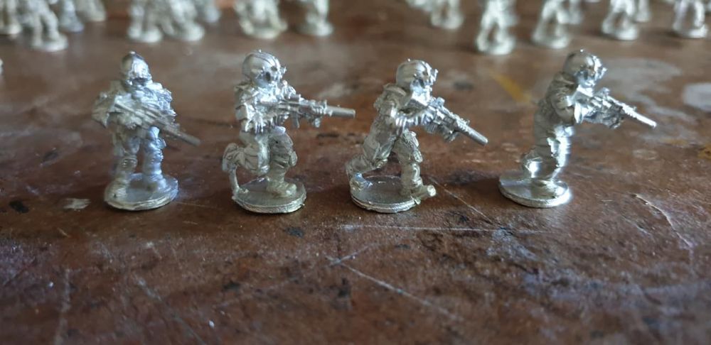 UKSF07 Task Force Black L119 silenced advancing poses in Night Vision