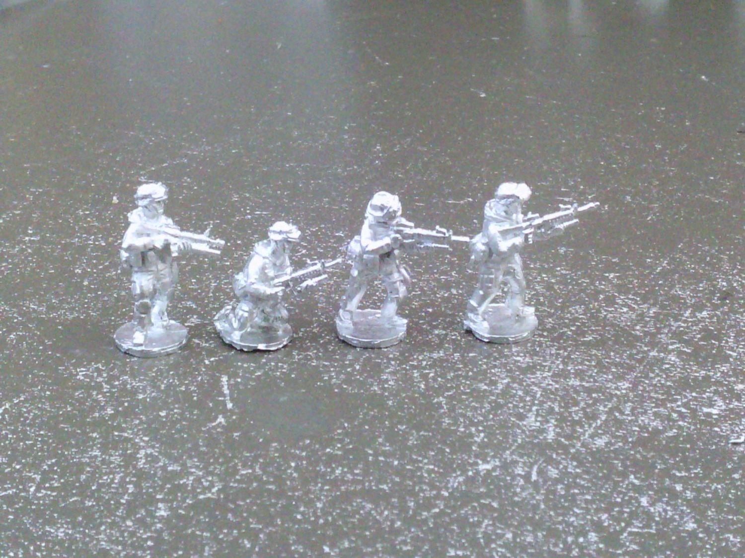 MOP01 US Infantry in MOPP suits with M16A3