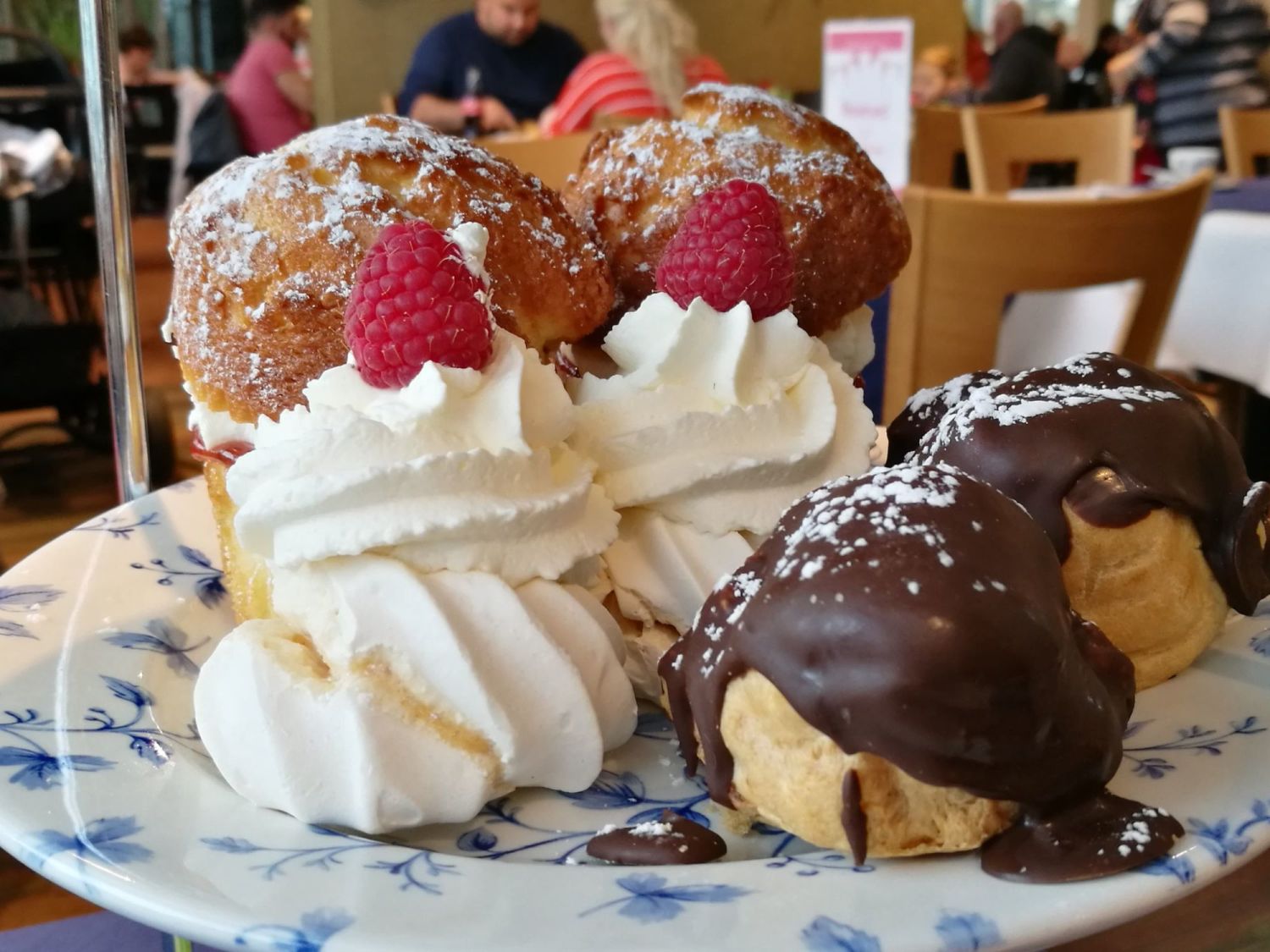 Christmas shopping and Afternoon Tea at Haskins Ferndown Dorset Mums