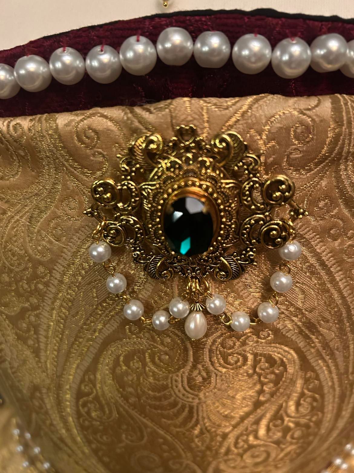 Emerald Green Tudor Brooch Pin - Greensleeves - Medieval Queen dress ...