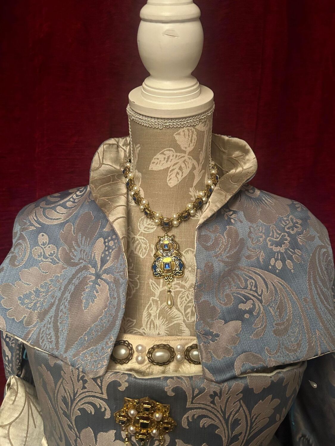 Queen's consort necklace, royal blue, Tudor medieval jewellery, Queen ...