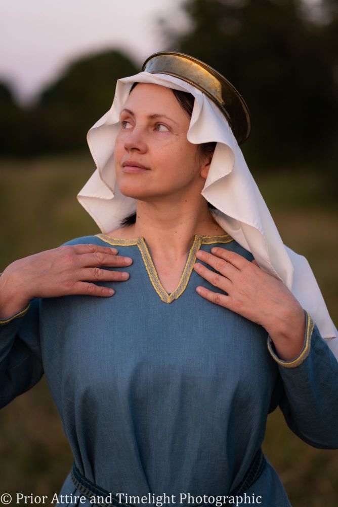 medieval veil in silk