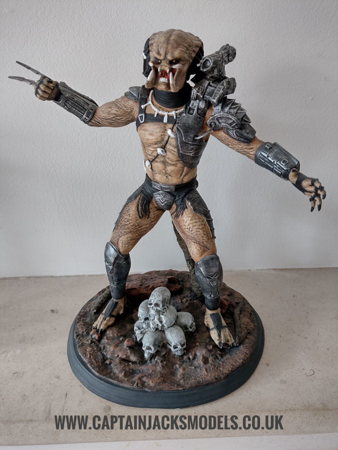 Predator Display Figure On Base - Built Models For Sale | Captain Jacks ...