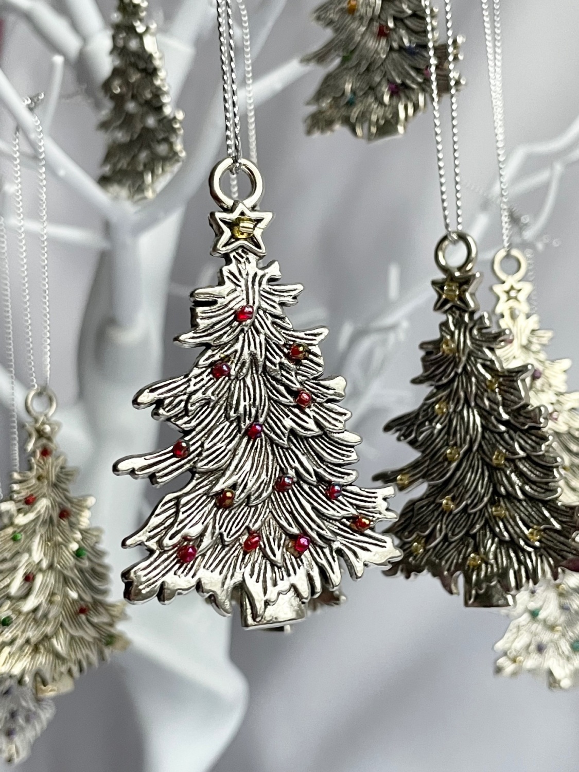 Christmas 1, Hanging tree decorations