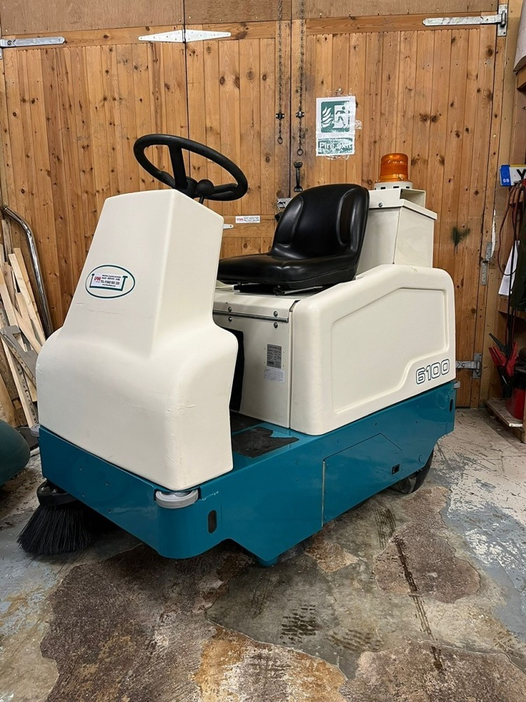Tennant 6100 Sweeper | Refurbished Machine