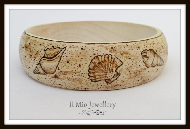 Shell bangle