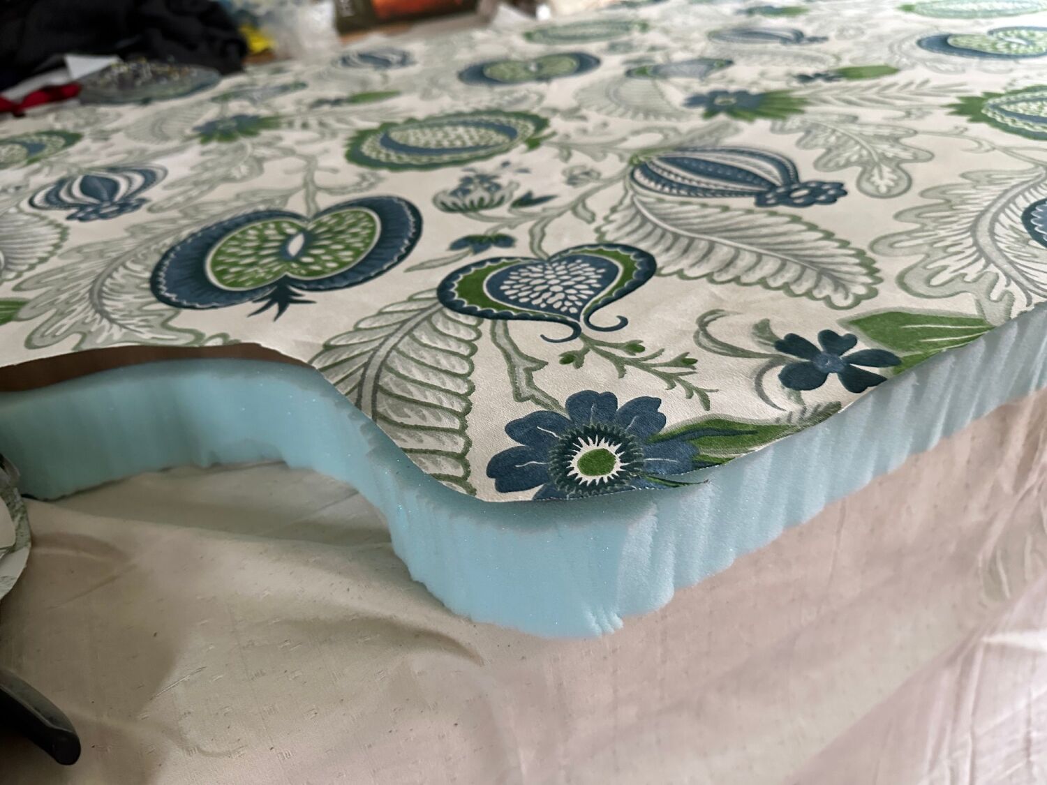 HOW TO MAKE A PIPED FABRIC HEADBOARD