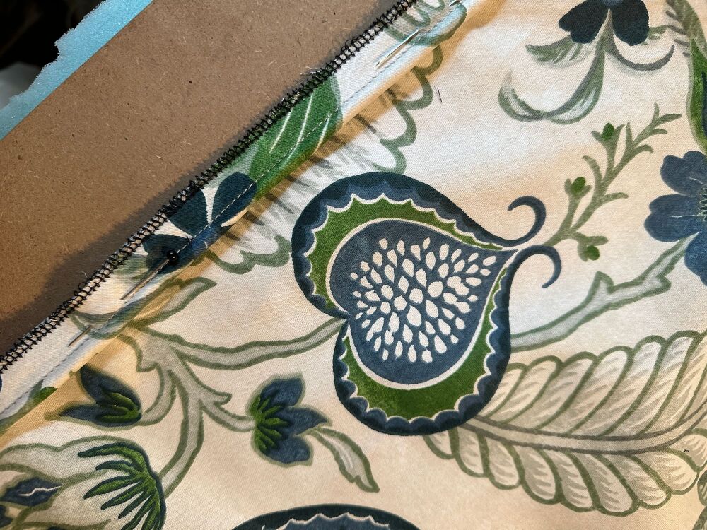 HOW TO MAKE A PIPED FABRIC HEADBOARD
