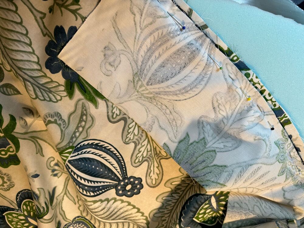HOW TO MAKE A PIPED FABRIC HEADBOARD