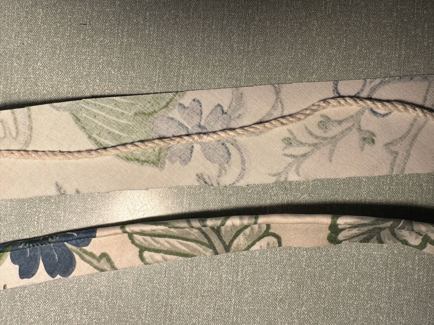 HOW TO MAKE A PIPED FABRIC HEADBOARD