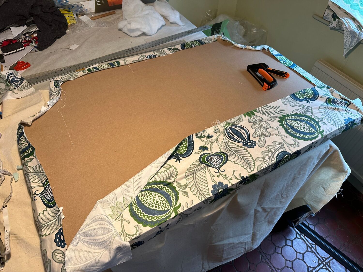 HOW TO MAKE A PIPED FABRIC HEADBOARD