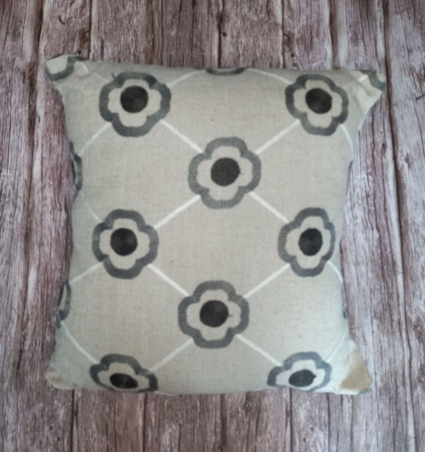 Handmade flower print cushion - Decorative Items - Home Cwtches