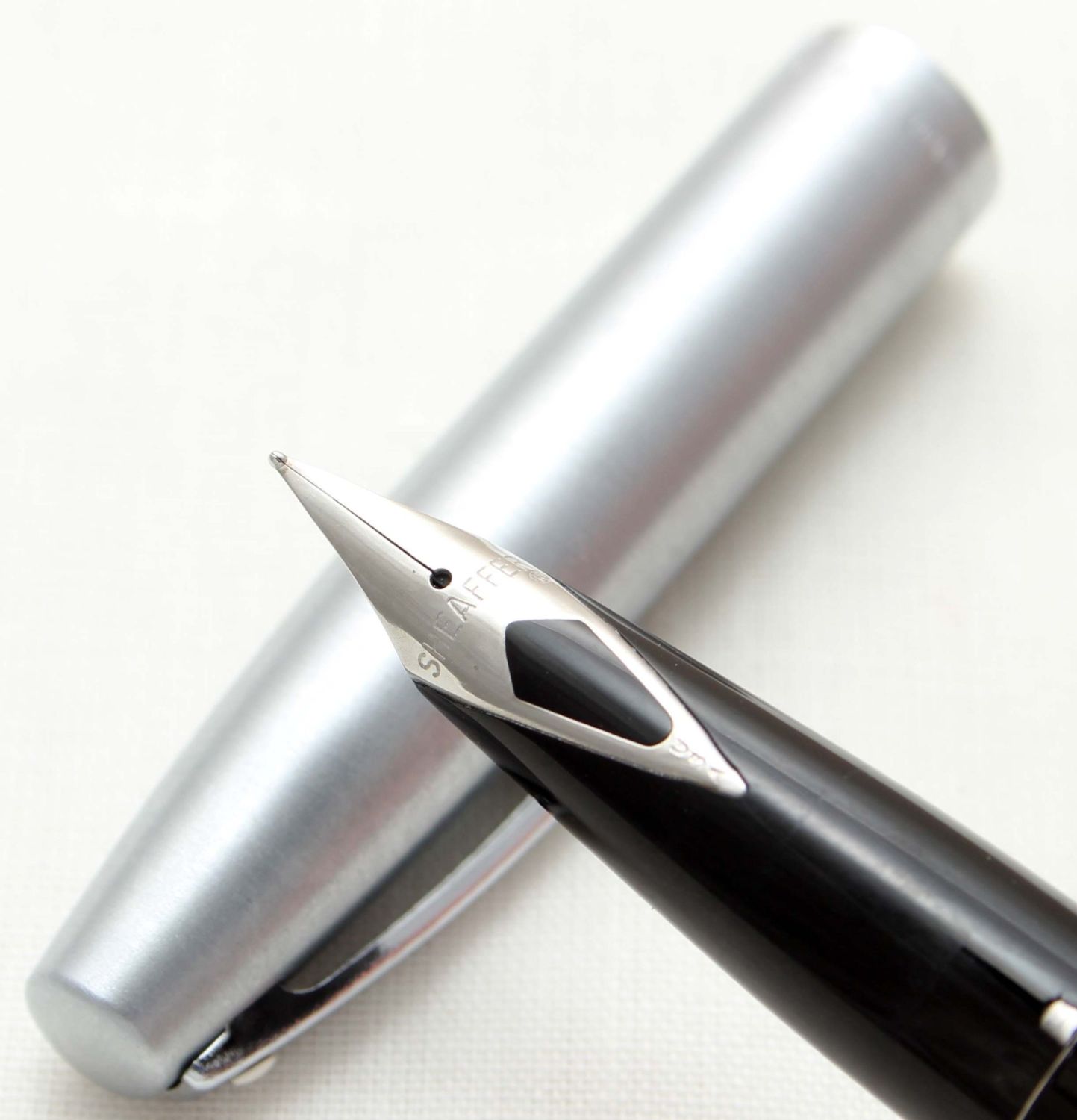 9521 Sheaffer Imperial Fountain Pen in Black with a Brushed Steel cap ...