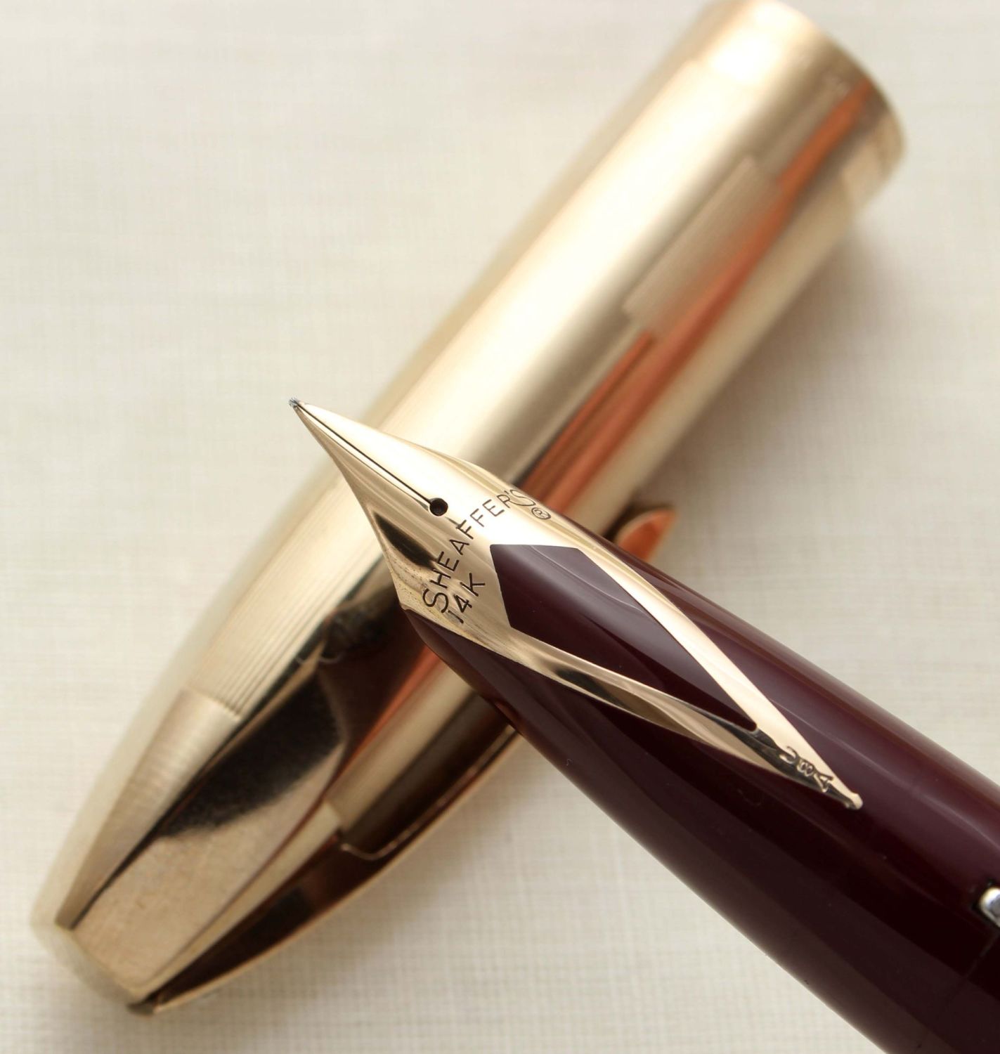9666. Sheaffer PFM V Fountain Pen in Burgundy with a Rolled Gold Cap. Superb Extra Fine FIVE ...