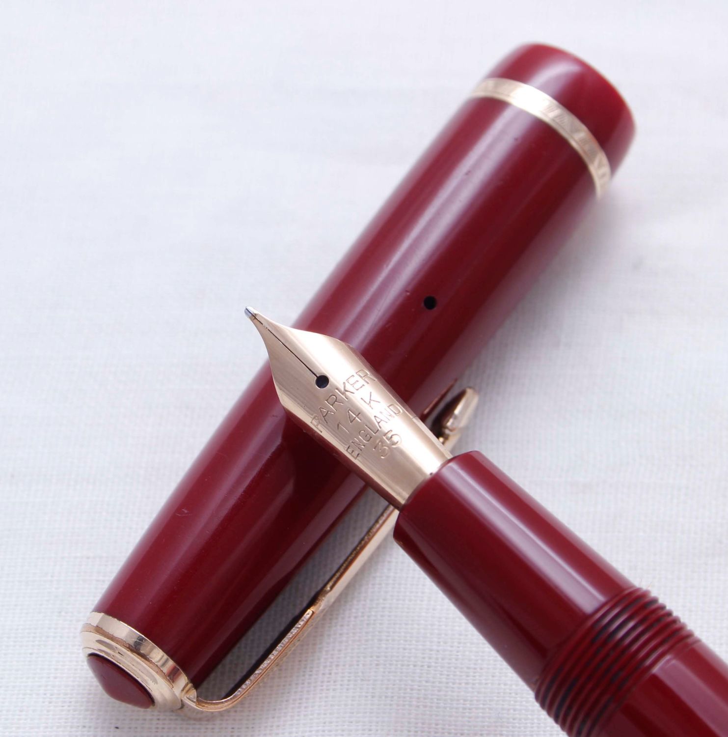 3735 Parker Duofold Senior in Burgundy, c1965. Smooth Fine side of ...