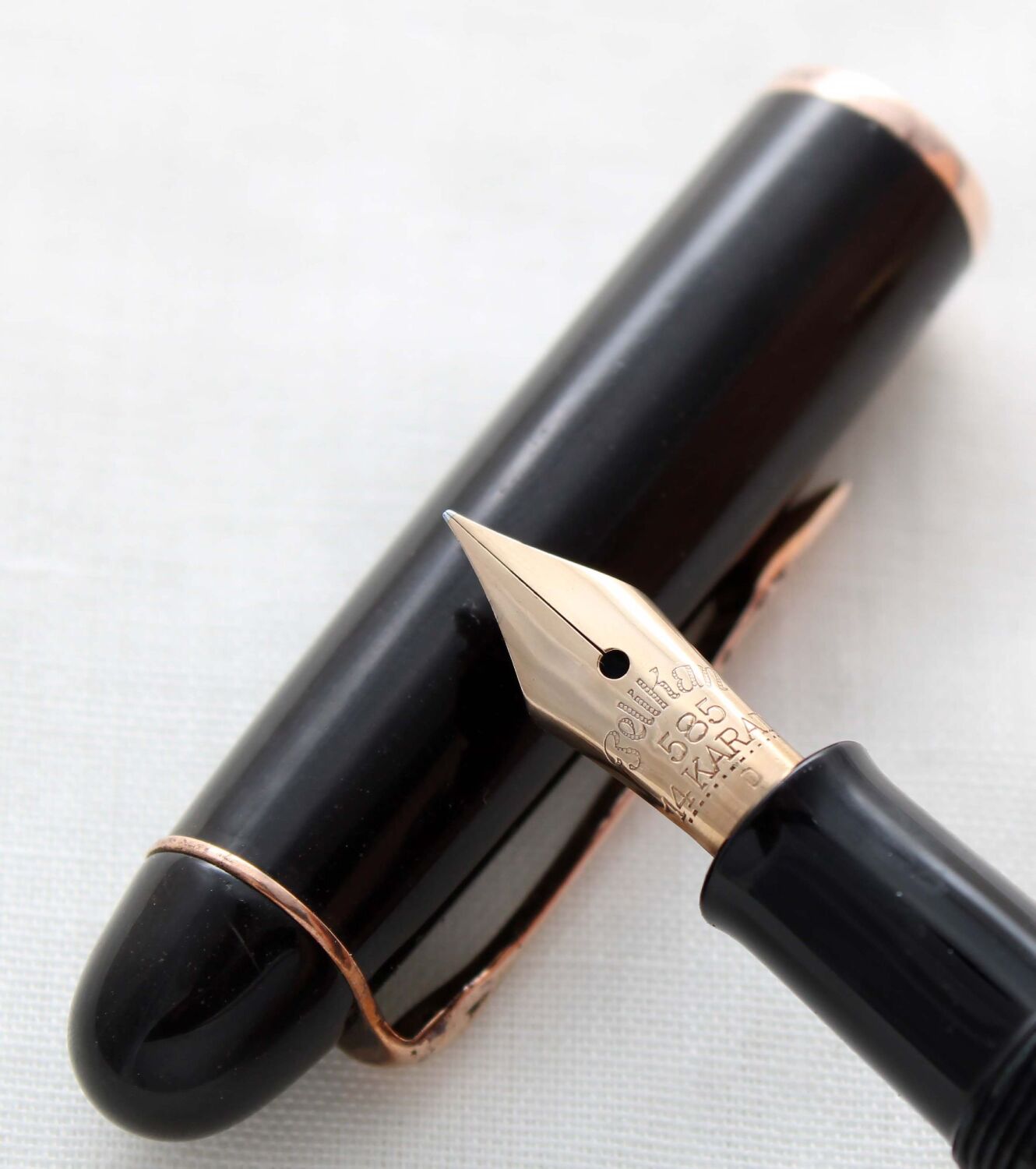 5165 Pelikan 140 Fountain Pen in Striped Green Celluloid with a Black ...