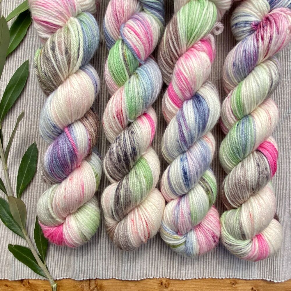 UK Monthly Yarn Club Subscription