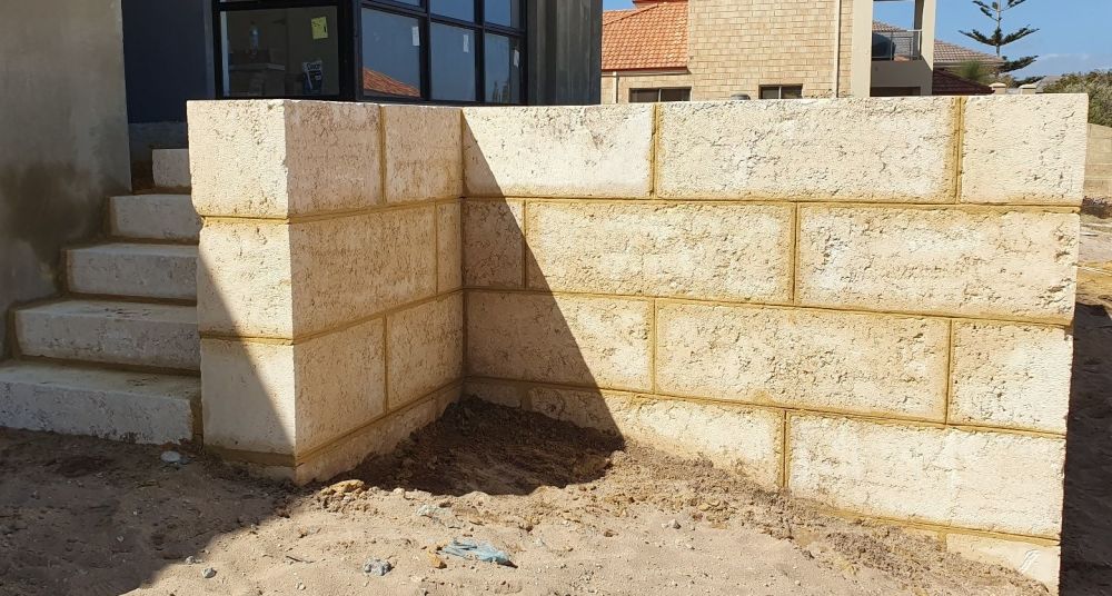Limestone Retaining Walls Mandurah | Limestone Block and Bricklayers ...