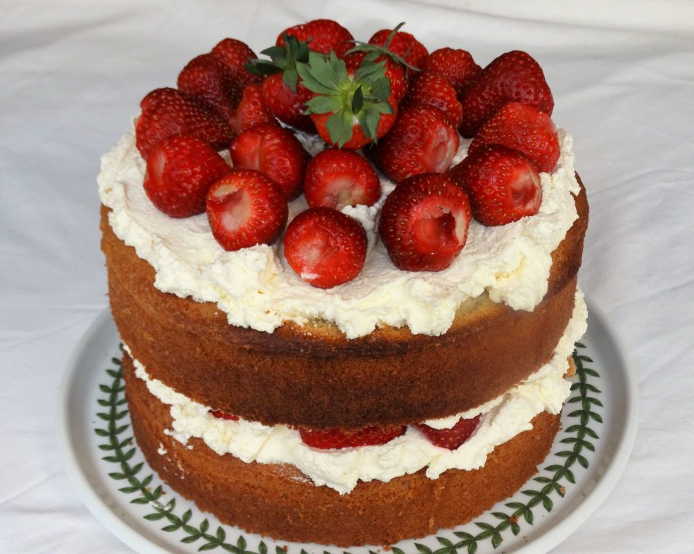 Fresh Strawberries And Cream Victoria Sponge Cake. Special Victoria ...