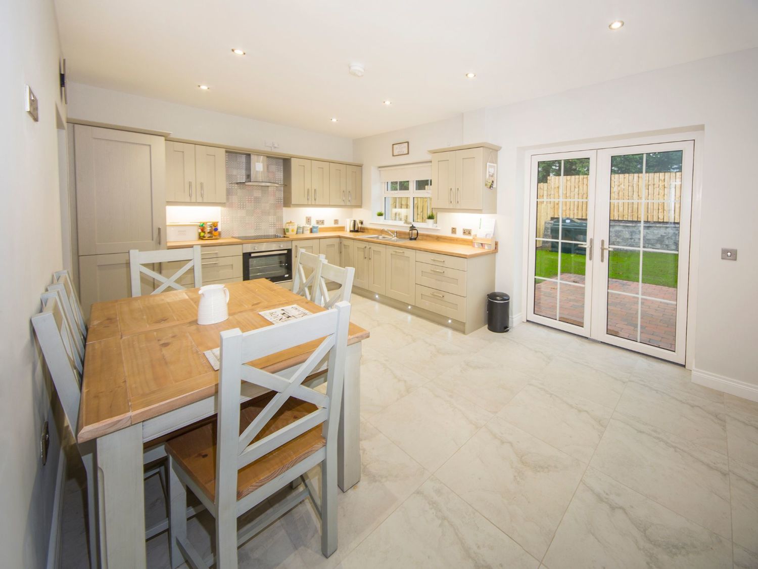 Stonebridge Manor | New Luxury 3 Bedroom homes at Favour Royal Road ...