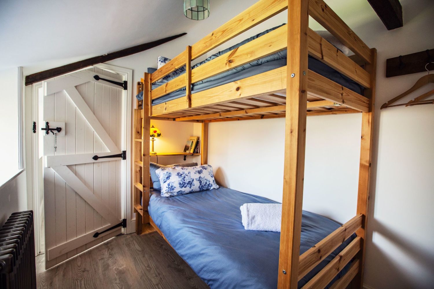 Eclectic luxury cottage, with 2 en-suite bedrooms and a small bunk bed ...