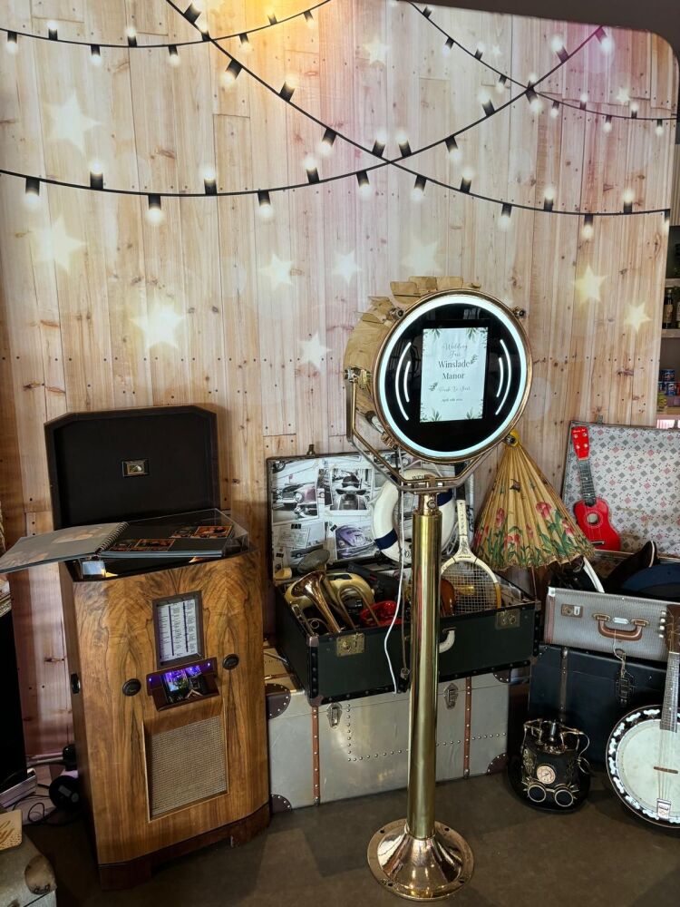 Our retro Pod is sure to be a hit with your party. Perfect for weddings ...