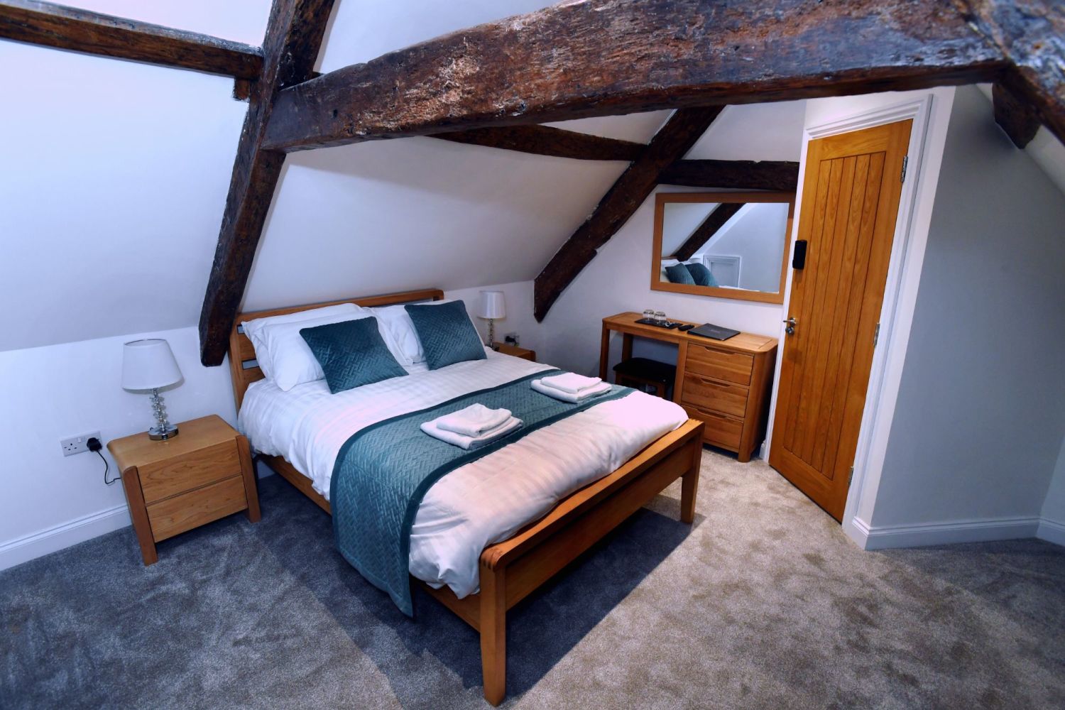 on-line booking for accommodation at the Wallace Steakhouse in Usk ...