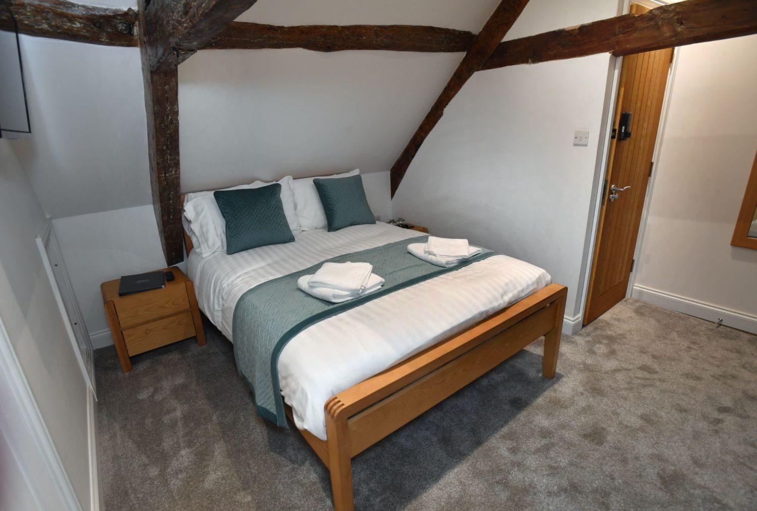 on-line booking for accommodation at the Wallace Steakhouse in Usk ...