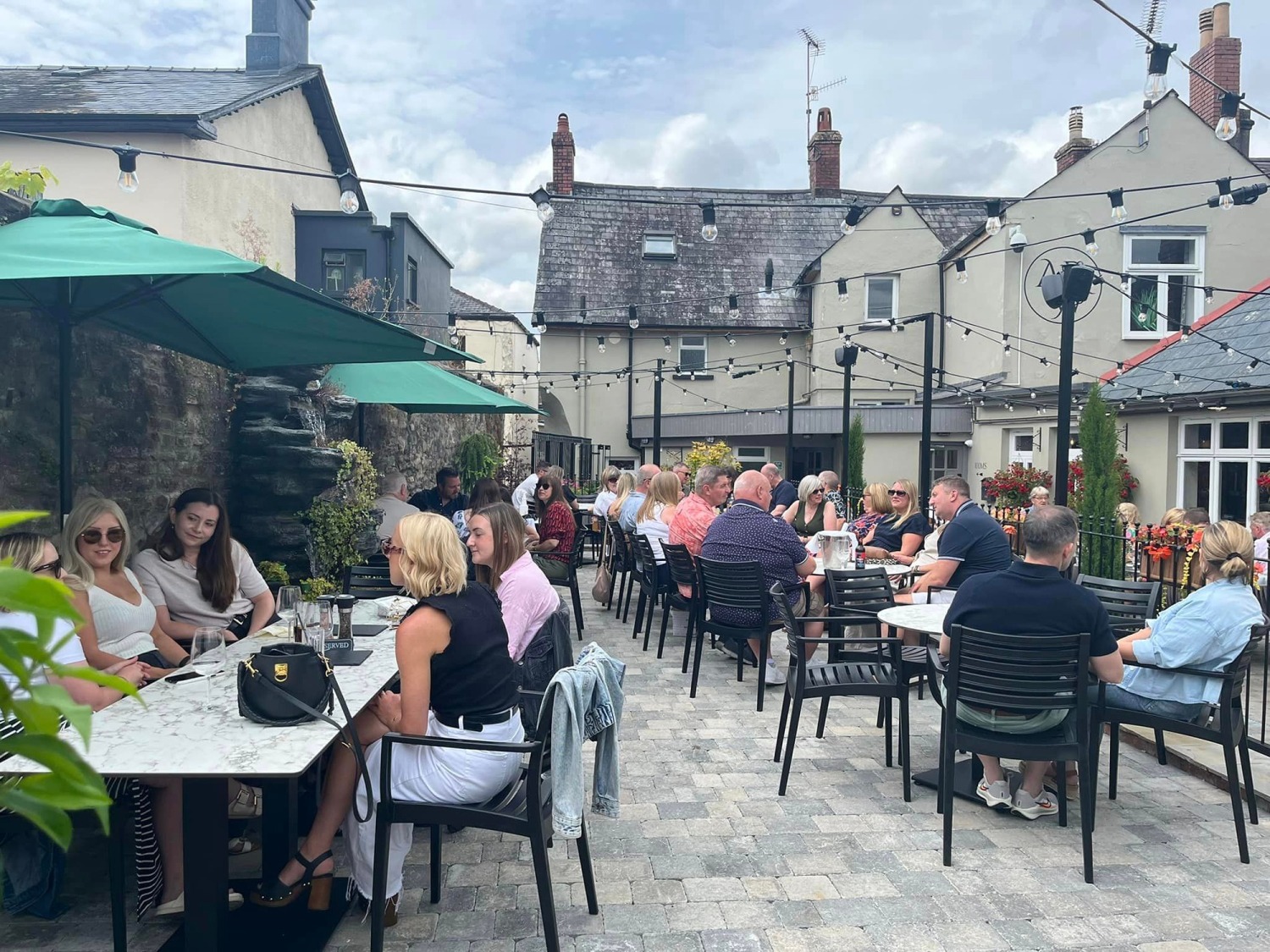 Alfred Russel Wallace in Usk | restaurant with rooms